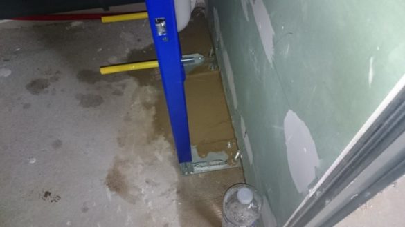 Comment fixer un WC sur un sol pas droit ? - Housekeeping Magazine ...