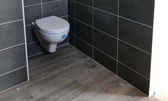 Comment remplacer un WC suspendu par un WC normal