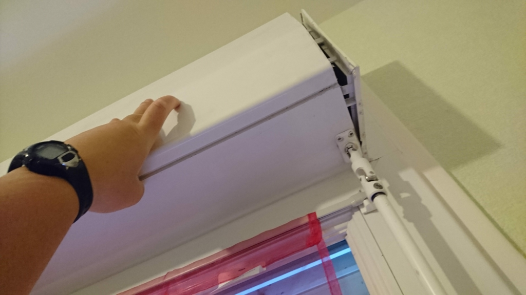 Comment ouvrir un caisson de volet roulant manuel ? - Housekeeping ...